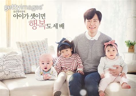 그래픽이미지 편집디자인 사회이슈 가족 아기 나이 어린이 나이 탄생 사건 가정의달 홀리데이 사회이슈 주제 저출생 컨셉 인구절벽 이미지