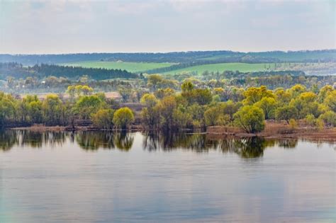 Paisagem De Primavera Das Margens Do Rio Dnieper Dnipro De Uma Altura