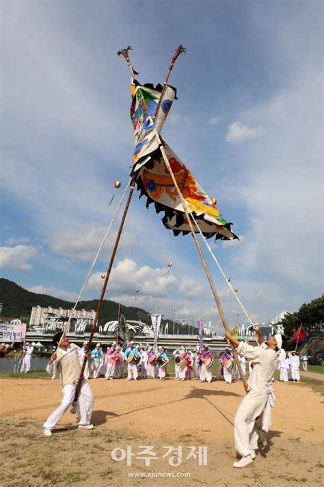 [무주소식] 제26회 무주반딧불축제서 문화행사 풍성 外 아주경제