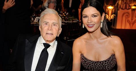 La Leggenda Delletà Delloro Di Hollywood Kirk Douglas Ha Compiuto 102