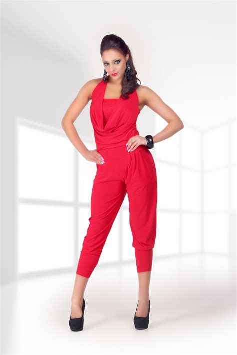 TUTA JUMPSUIT PATRICIA rossa http://www.manzara.it/abiti/tuta-jumpsuit ...