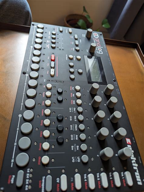 Analog Four Elektron Analog Four Audiofanzine