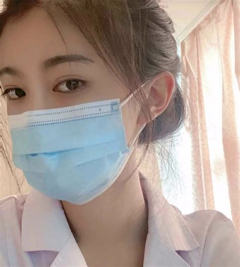 醫師偷吃診所女員工200次！妻驚見鹹濕對話「做愛做到飽」崩潰了 吹水台 香港高登討論區