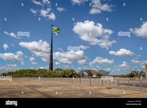 Three Powers Plaza Praca Dos Tres Poderes And Brazilian Flag