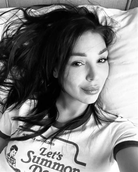 Simina Grigoriu Simina Grigoriu Added A New Photo