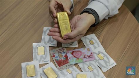 Harga Emas Antam Hari Ini Jatuh Rp 32000 Terendah Sejak Januari