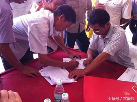 農民是選擇自願流轉還是永久性退出，對此村民們是怎麼看呢？ 每日頭條