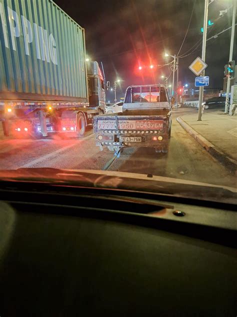 Инфо Info Өчигдөр орой Толгойтоос 21 рүү явах замд машин унтраад зам дээр нам зогссон 2 нялх