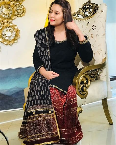 7 Hot Sexy Rabia Anum Bikini Pics