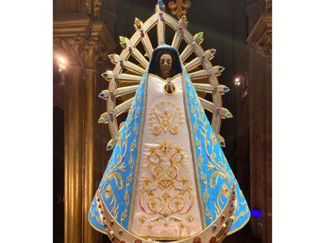 La Virgen De Luján Tiene Un Nuevo Manto Con Las Tres Estrellas De La