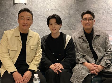 대외비 Vip 시사회 참석한 Bts 슈가 영화톡톡 무코