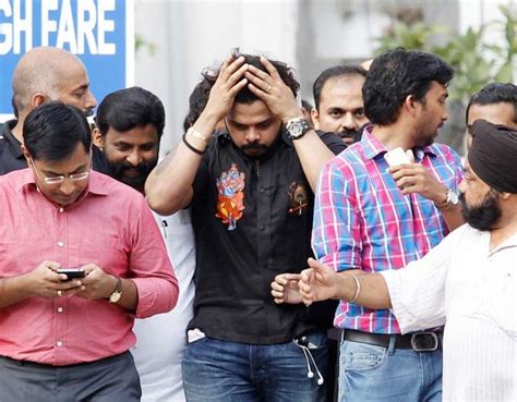 ரூ 100 கோடி கேட்டு தோனி தொடர்ந்த வழக்கில் ஐபிஎஸ் அதிகாரிக்கு சிறை என்ன நடந்தது Bbc News தமிழ்