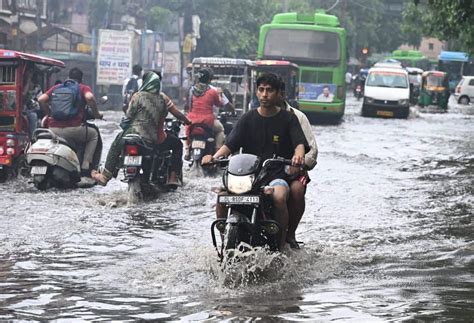 Delhi Weather दिल्ली में फिर बदलेगा मौसम का मिजाज बारिश की वजह से