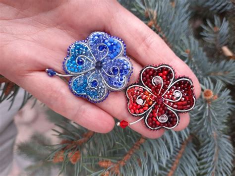 Брошь Лист клевера | Beaded brooch, Brooch, Beaded