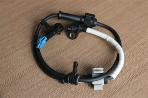 汽车abs传感器如何打开汽车abs传感器工作原理
