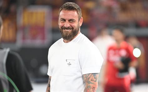 Roma De Rossi Questa Squadra Deve Lottare Per La Champions League
