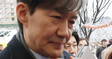 정부가 없다 책 손에 든 조국 전 장관