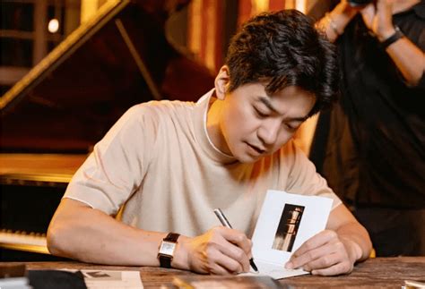 传奇 C调吉他谱 李健 附带演奏示范人群因为图片