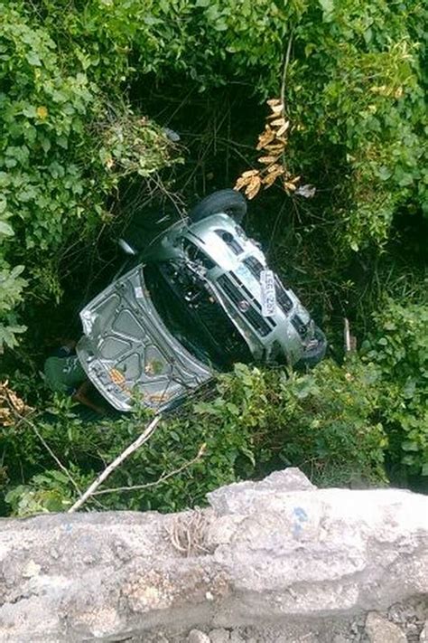 Homem morre após carro despencar de viaduto na Avenida Brasil