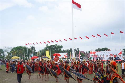 Ratusan Masyarakat Tumpah Ruah Di Pawai Budaya HUT Ke 65 Provinsi Riau