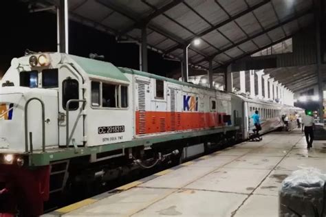 Banjir Semarang Kereta Api Blambangan Ekspres Berhenti Ka Pandalungan