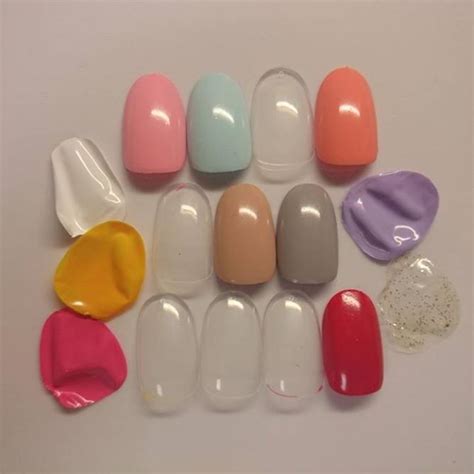 剥がせるのが気持ちいい♡キャンドゥのピールオフマニキュアが除光液いらずで便利！ Weboo ウィーブー 暮らしをつくる