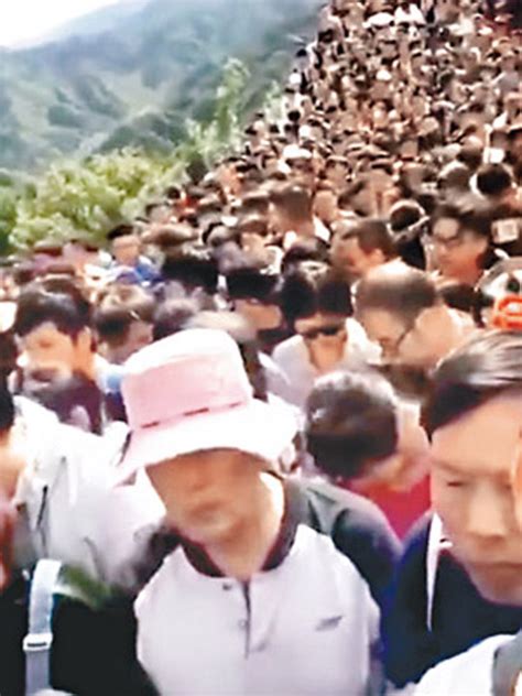 十一假期1 2億人逼爆景點 東方日報
