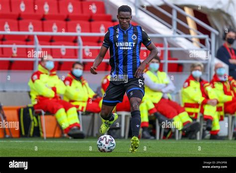 Anvers Belgique 13 Mai Odilon Kossounou Du Club Brugge Contrôle Le