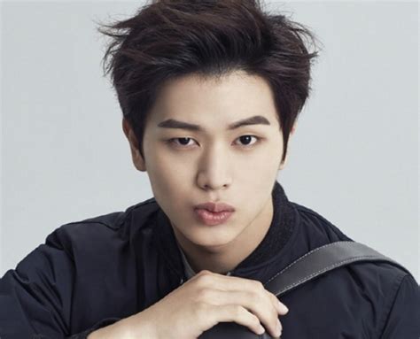 Watch Lee Joon Becomes A Fake To Catch A Fake In “the Escape Of The