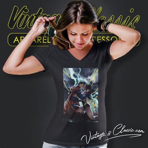 Superman Kissing Wonder Woman Shirt Vintagenclassic Tee