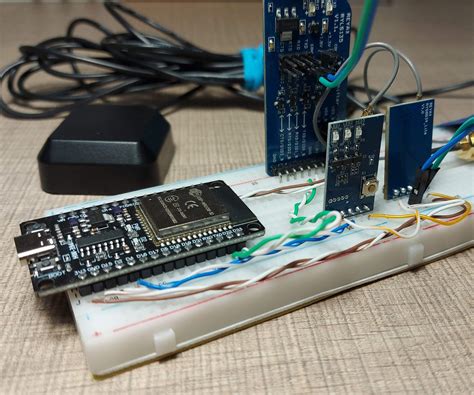 helium based diy gps vehicle tracker with rys8839 and rylr993 and esp32