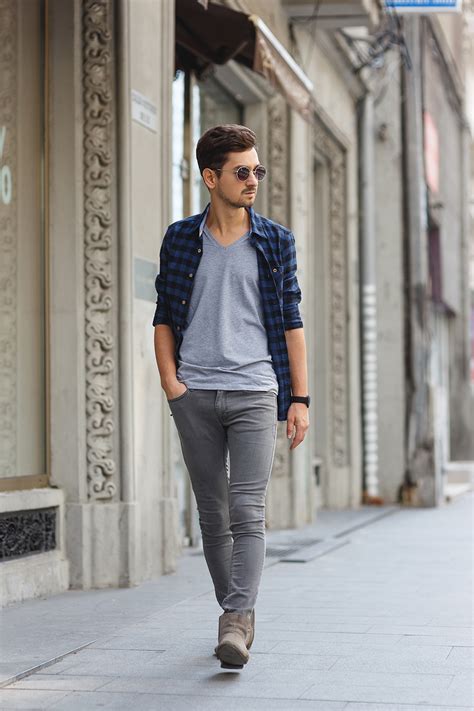 แต่งตัวยังไง ในวันที่อยากใส่ กางเกงผู้ชายสีเทา