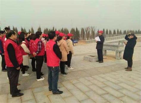 “学雷锋树新风”—河北隆尧志愿者服务协会联合双碑中学义务捡垃圾环保活动