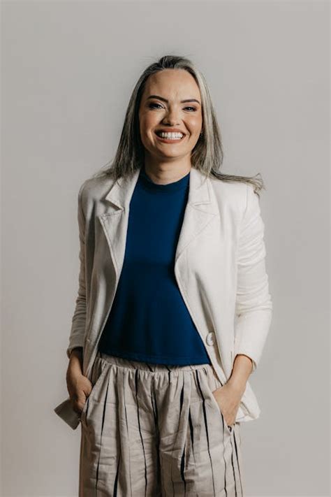 Foto Profissional Gratuita De Bonita Casaco Corporativo Elegante