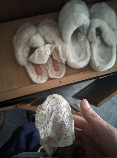 落荒而逃的王 On Twitter 鞋袜 扫楼 今早发现了一双蕾丝袜 顺走拿回家好好保养