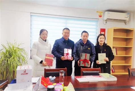 淮北市委党史和地方志研究室开展“史志成果进企业”赠书活动淮北党史和地方志网