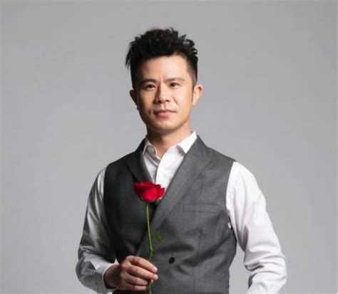 “金扫帚奖”颁奖典礼《纯洁心灵：逐梦演艺圈》导演毕志飞到场领奖 新闻资讯 高贝娱乐