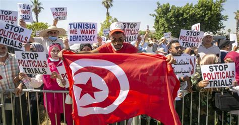 على خلفية افتقارها للحلول الاقتصادية حركة النهضة تدعو الحكومة