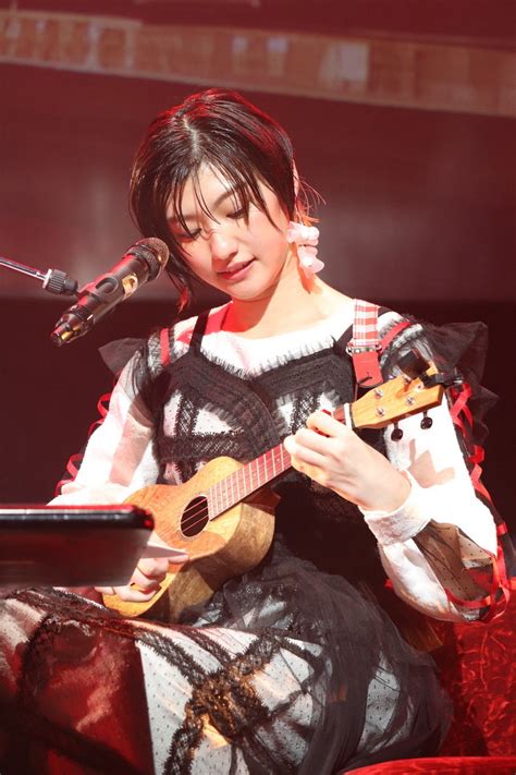 📸 画像：小林歌穂 写真集『わたし。』｜エビ中 小林歌穂 ライブレポート スナックをテーマにアットホームな世界で魅了した生誕ソロライブ「私