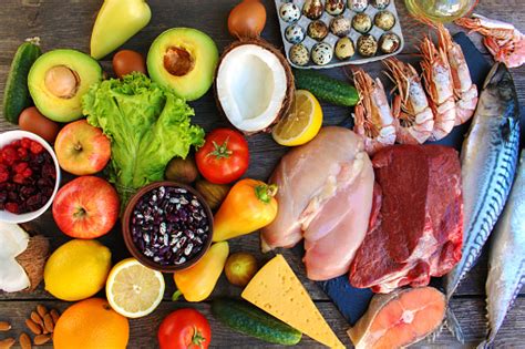 오래 된 나무 바탕에 건강 한 음식입니다 적절 한 영양 섭취의 개념입니다 최고의 볼 수 있습니다 플랫이 하다 기원에 대한 스톡 사진 및 기타 이미지 Istock