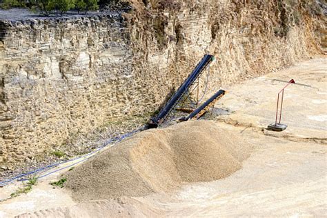 광산 산업입니다 퇴적암 의 채 석 장입니다 구 덩이 광산을 엽니다 0명에 대한 스톡 사진 및 기타 이미지 0명 갈색 개발형 광산 Istock