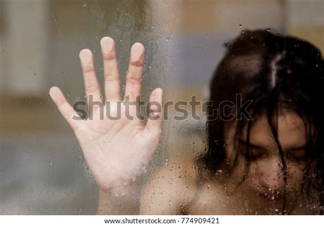Photo De Stock Jeunes Femmes Se Masturbent Dans Les 774909421 Shutterstock