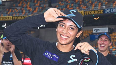 Smriti Mandhana Shines With Stunning 25 Ball 40 Vs Melbourne Renegades