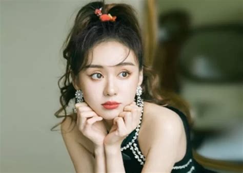 Profil Aktris Zheng He Hui Zi Pemeran Yang Cai Wei Asli Dalam Drama