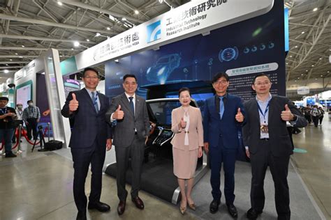 經濟部發表全球穿透率最高透明螢幕 規格超越韓廠逾兩倍 攜手面板大廠開發智慧座艙系統 聯合歐系車廠搶攻上千億元商機經貿 僑務電子報