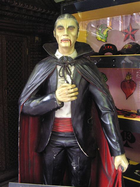 Lifesize Statue Of Dracula Photo Location Unknown 28 Mar 2006 R Pics