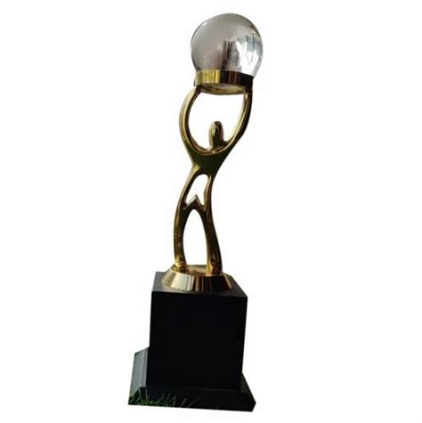 Brasscrystal And Woodenbase Brass Award Trophy At Rs 500piece In Pune