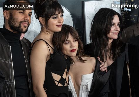 Jenna Ortega Sexy Shows Off Her Fabulous Figure At The World Premiere