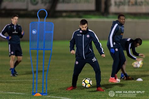 Tjedan Pred Nastavak Sezone Bijeli Se Na Poljudu Pripremaju Za