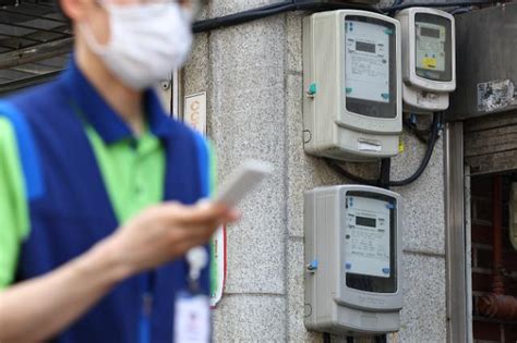 더는 못 미룬다 당정 전기·가스요금 인상 오늘 결정16일부터 적용할 듯 아주경제